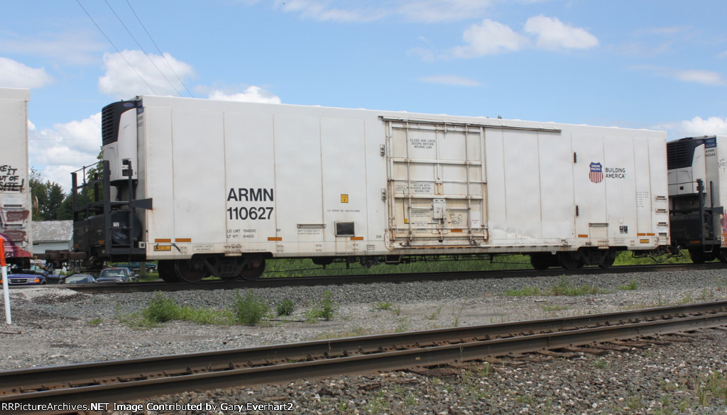 ARMN 110627 - A Rare Union Pacific Reefer!
